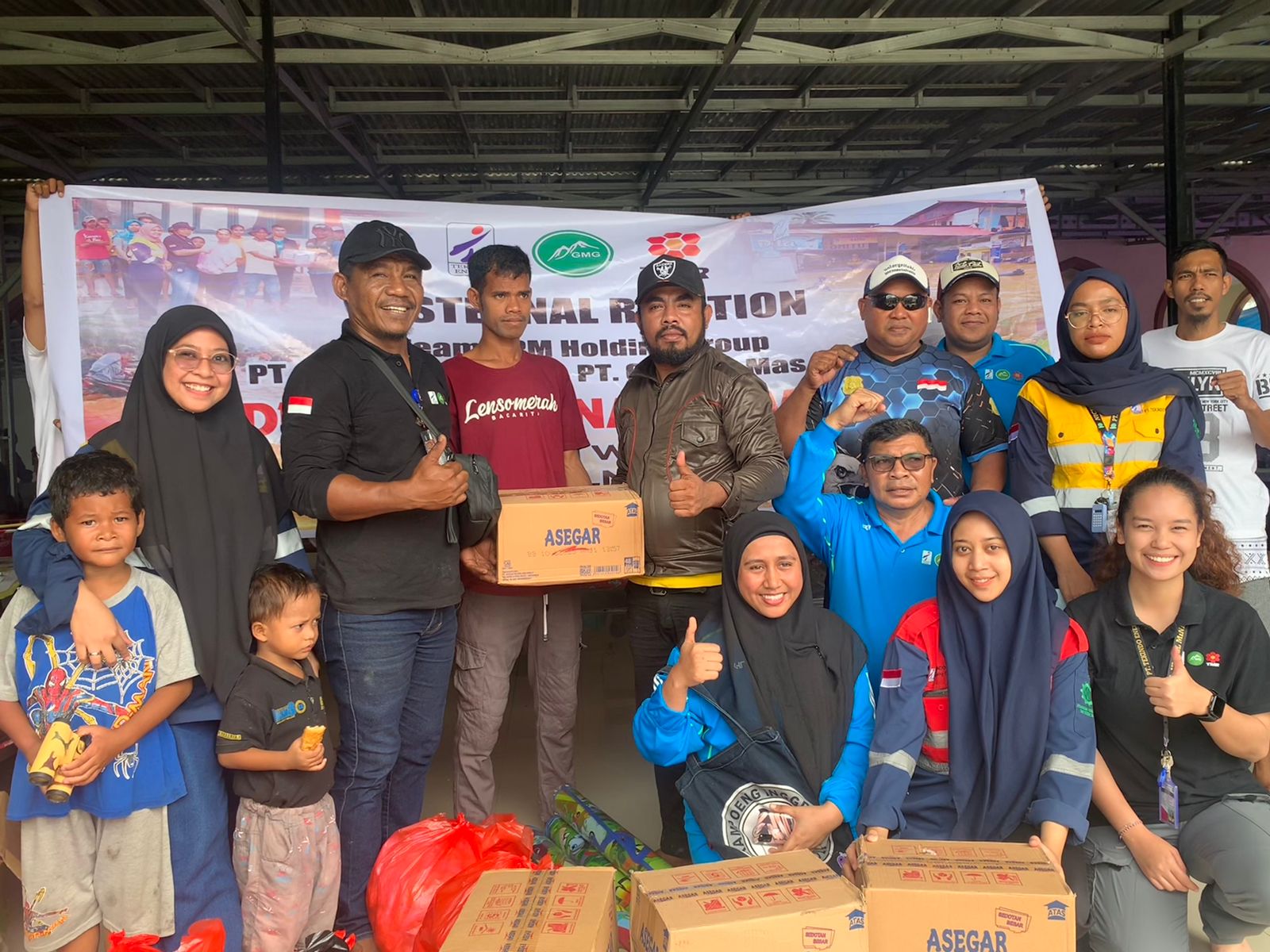 PT. Gunung Mas Group Distribusikan Bantuan Untuk Korban Banjir Halteng ...